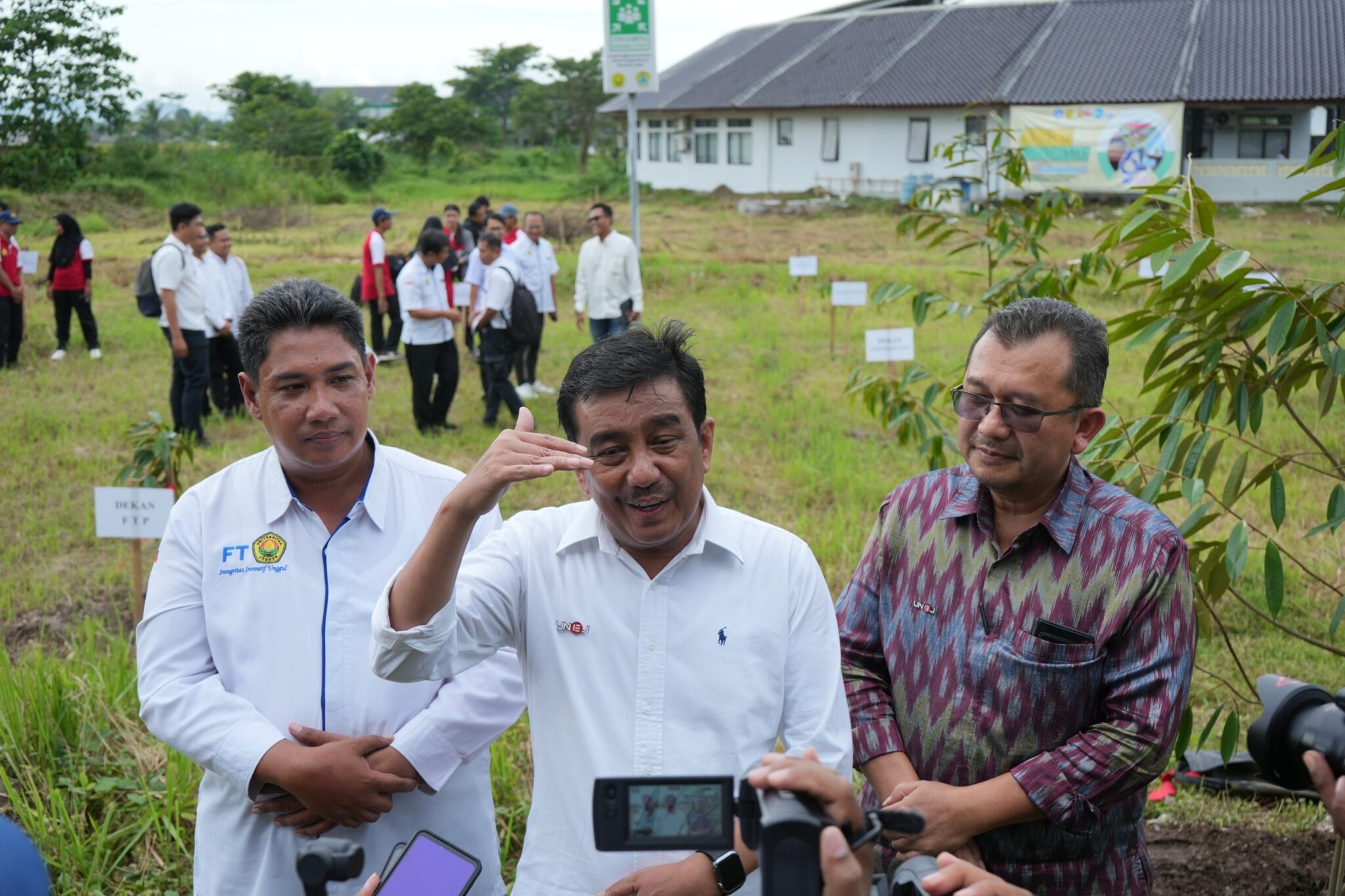 UNEJ Tanam 535 Pohon pada Kegiatan Jubung Agroforestry untuk Perkuat ...